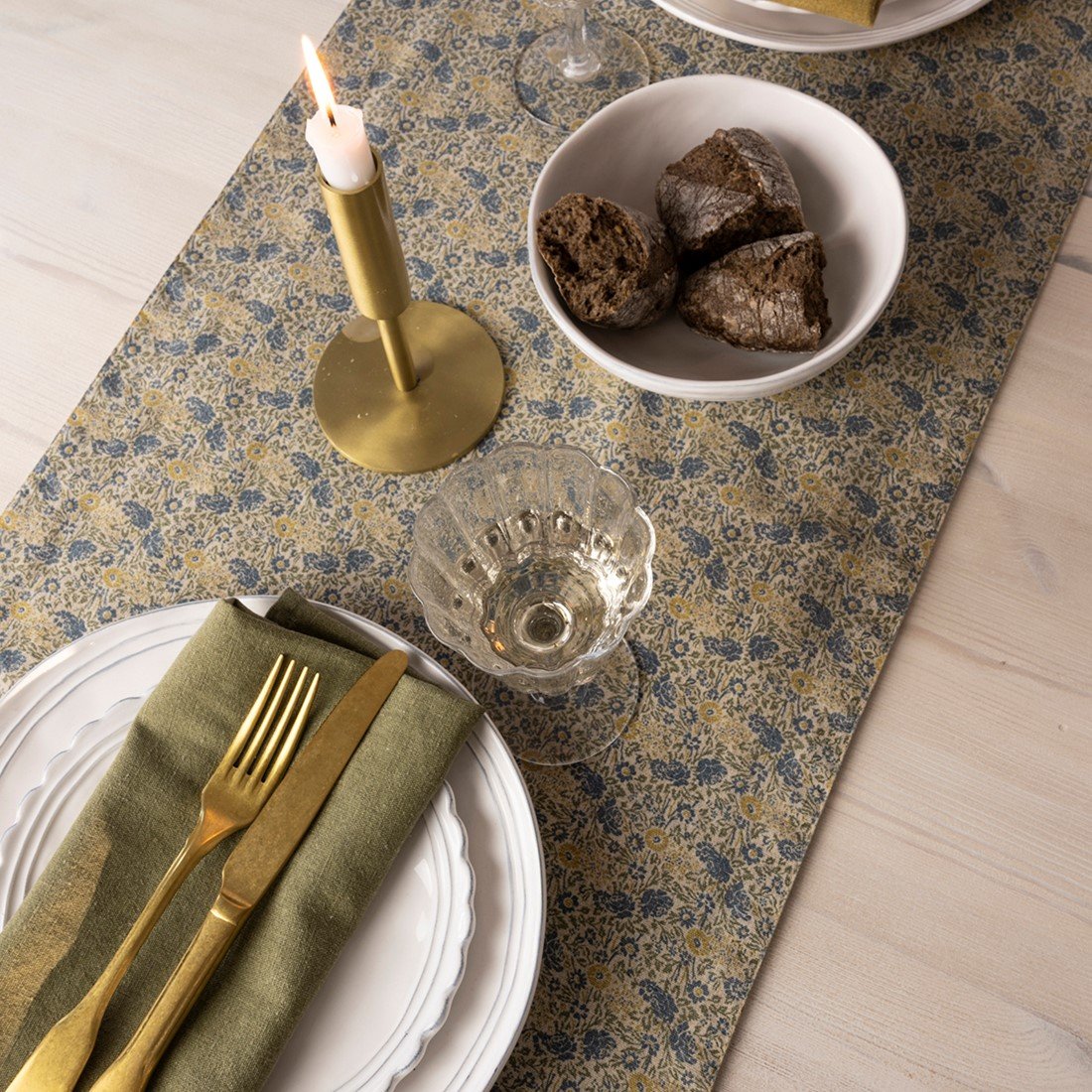 Linnen tafelloper oliegeel