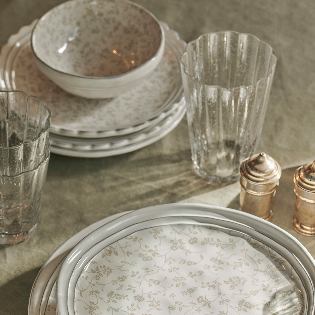 Laura Ashley Bord 20 cm Bloem decor WCL